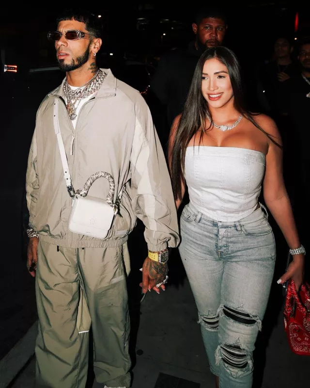 Reebok Beige Nylon Trackpants worn by Anuel AA on his Instagram account ...