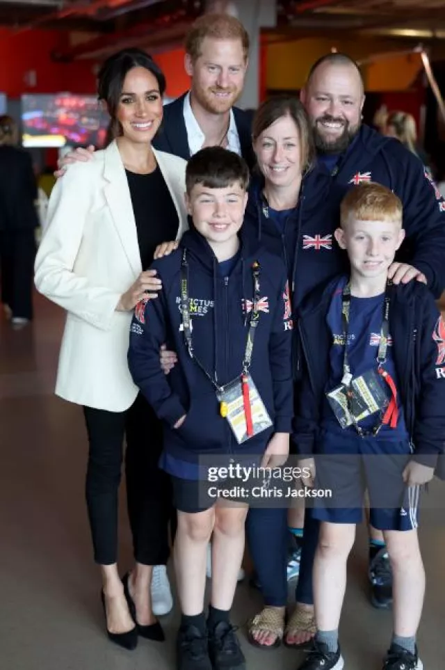 Aquazzura Purist Pumps In Ink Suede worn by Meghan Markle at Invictus ...