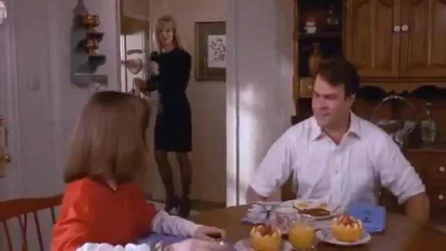 Collants noirs de Celeste Martin (Kim Basinger) dans My Stepmother Is ...