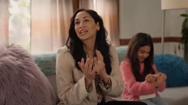 Gorjana Mi­ni Venice Neck­lace worn by Astrid (Meaghan Rath) as seen in ...