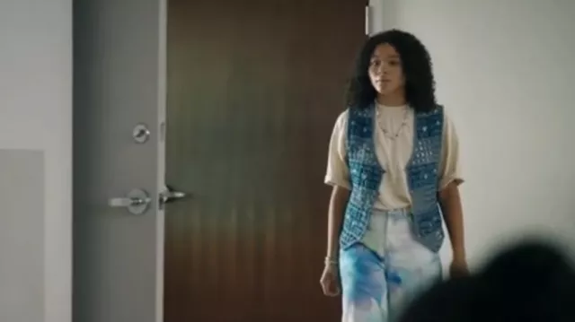 Urban Outfitters High Waist­ed Cow­boy Jeans worn by Jill Scarlet ...