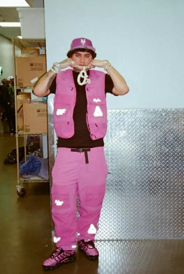 Gilet cargo Palace X Rapha EF Hot Pink porté par Ohgeesy sur le compte ...