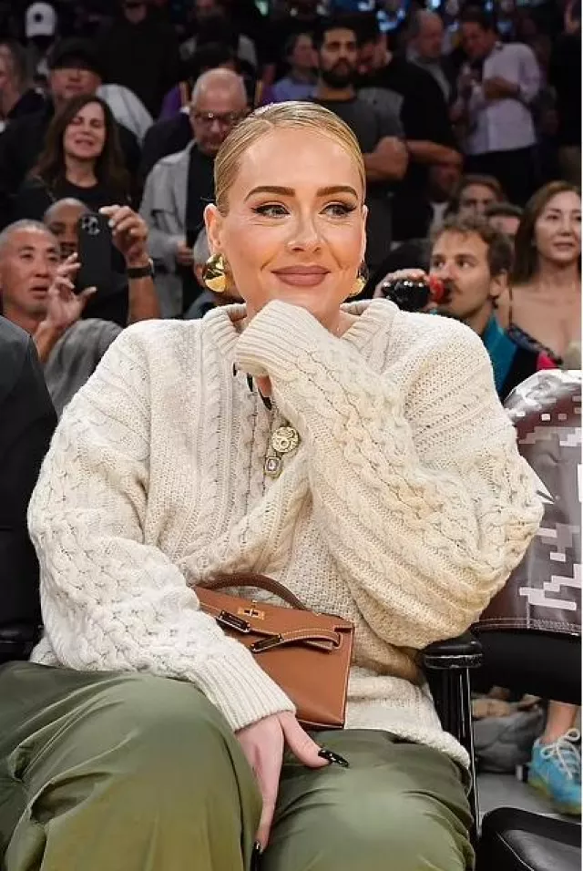 Toteme Oversized Cable-Knit Wool Sweater worn by Adele at La Lakers Vs Dallas Marvericks on ...