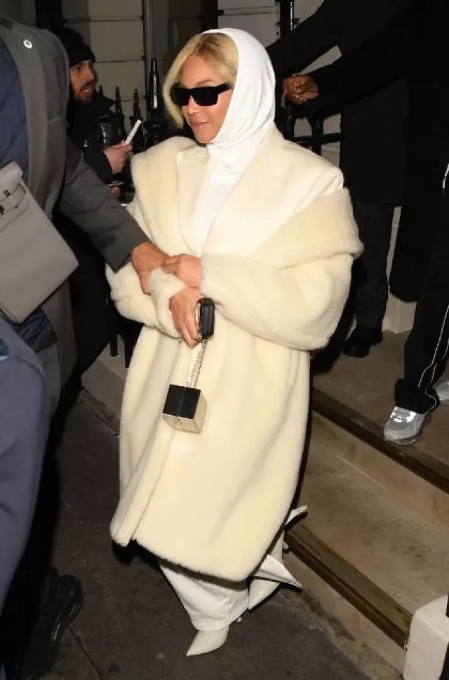 Alaia Crop Hooded Tank worn by Beyonce Knowles in London on November 29 ...