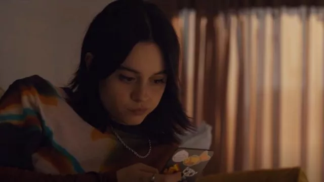 Cos x Lea Colum­bo Reg­u­lar Fit T-shirt worn by Jules (Amanda Fix) as ...