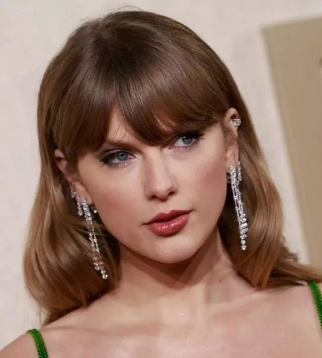 De Beers Arpeggia Three Line Earrings In White Gold worn by Taylor ...