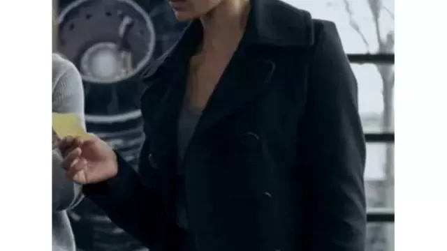 Women Black Wool coat of Frances Neagley (Maria Sten) in Reacher ...