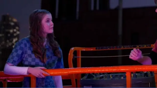 Le costume imprimé Ragged Priest porté par Ruby (Kate Godfrey) comme on ...