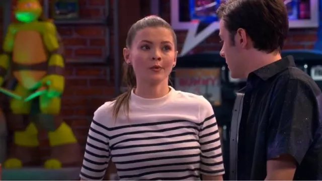 Frame 70s Mariner Tee worn by Ruby (Kate Godfrey) as seen in Warped ...