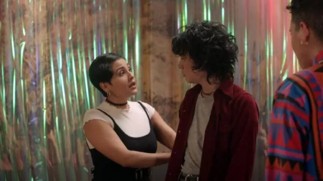 Levi Per­fect Pock­et Tee Shirt worn by Nico (Roberta Colindrez) as ...