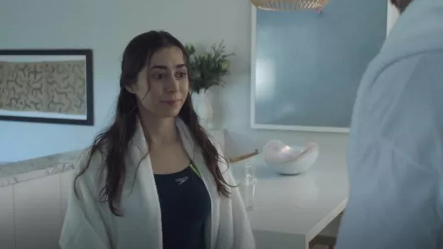 Traje de baño Speedo usado por Hazel Green (Cristin Milioti) como se ve en Made for Love (T02E07 ...