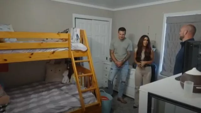 Abercrombie Re­laxed Jean worn by Chelsea Houska as seen in Down Home ...