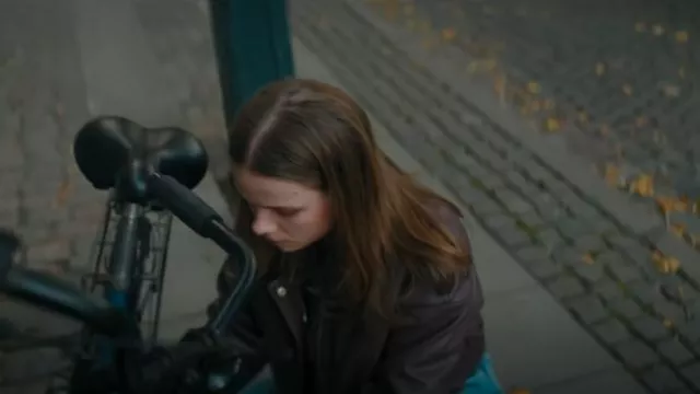 Glamorous Bomber Jack­et worn by Stella Sandell (Alexandra Karlsson ...