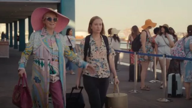 Casablanca Silk Robe worn by Deborah Vance (Jean Smart) as seen in ...