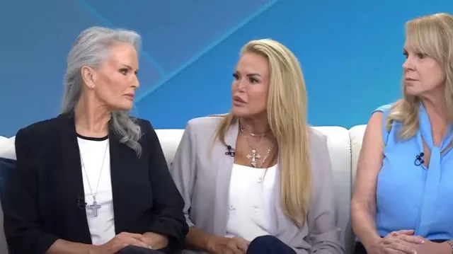 Babaton Power Waist Cropped Blazer worn by Denise Brown as seen in ...