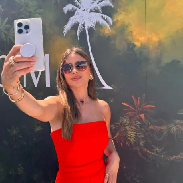 Flaunt White Square Iphone Case worn by Sofia Vergara at Eeeeeatscon Food Festival on June 8 ...