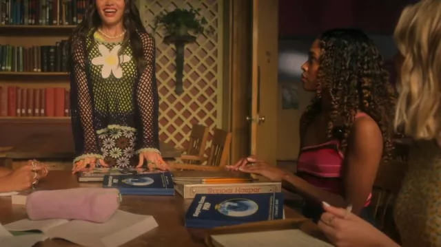 Jacquemus One Shoulder Top worn by Faran Bryant (Zaria Simone) as seen ...