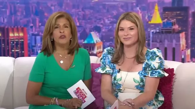 Tuckernuck Monica Top en Hortensia Water's Edge usada por Jenna Bush ...