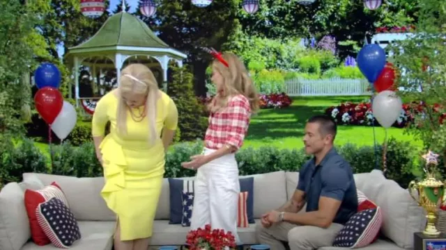 Frame Le Hardy High Rise Wide Leg Jeans worn by Kelly Ripa as seen in ...