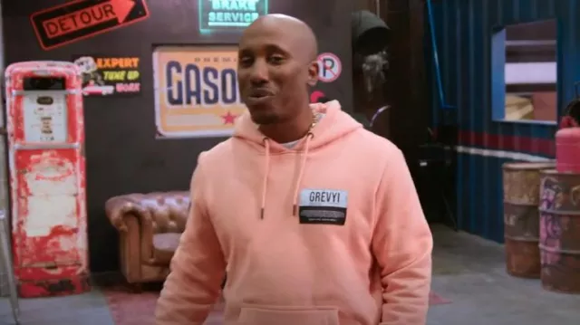 Sudadera con capucha Grevyi Salmon Mission Statement usada por Chris ...