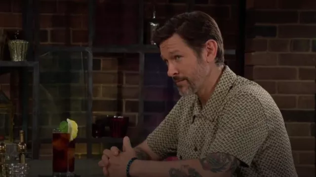 Polo en tricot jacquard Todd Snyder en surplus délavé porté par Daniel ...