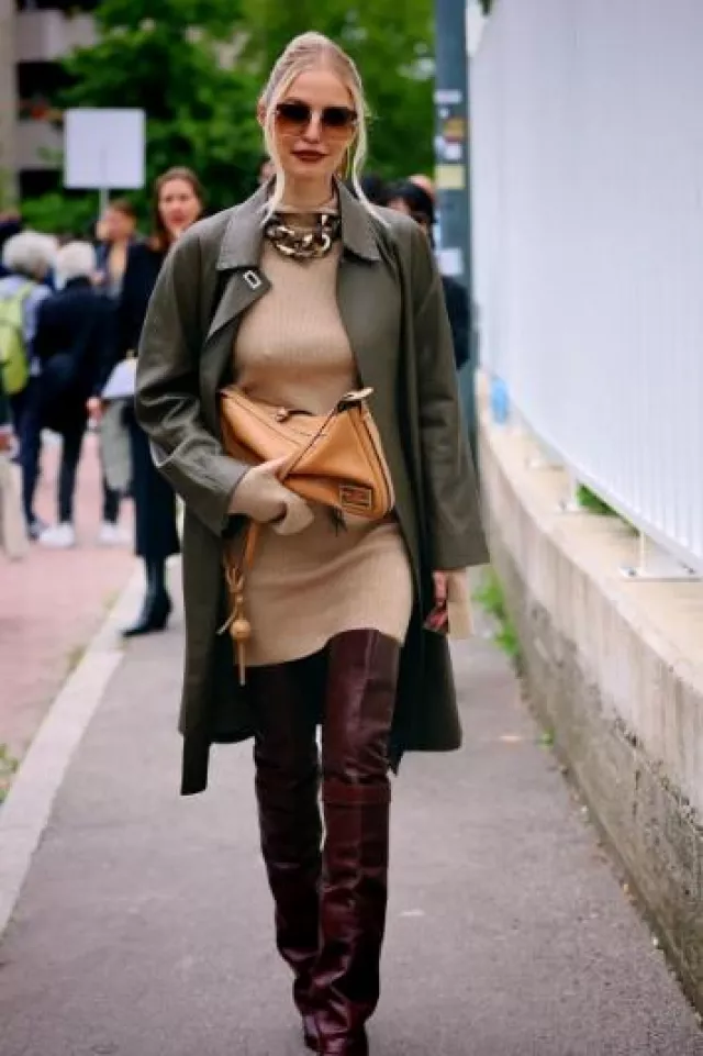 Fendi Simply Fendi Leather Bag worn by Leonie Hanne at Fendi Show on ...