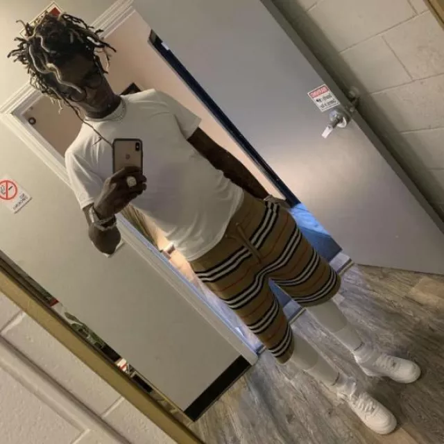 Balenciaga White Small Logo Socks portée par Young Thug sur le compte ...