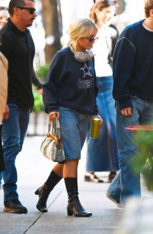 Chanel Wooden Frame Striped Shoulder Bag Linen worn by Sabrina ...