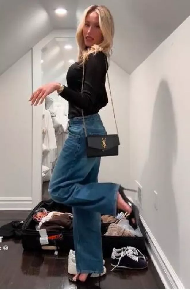 Frame Mid-Rise Angled Barrel Jeans worn by Alix Earle on her Tiktok on ...