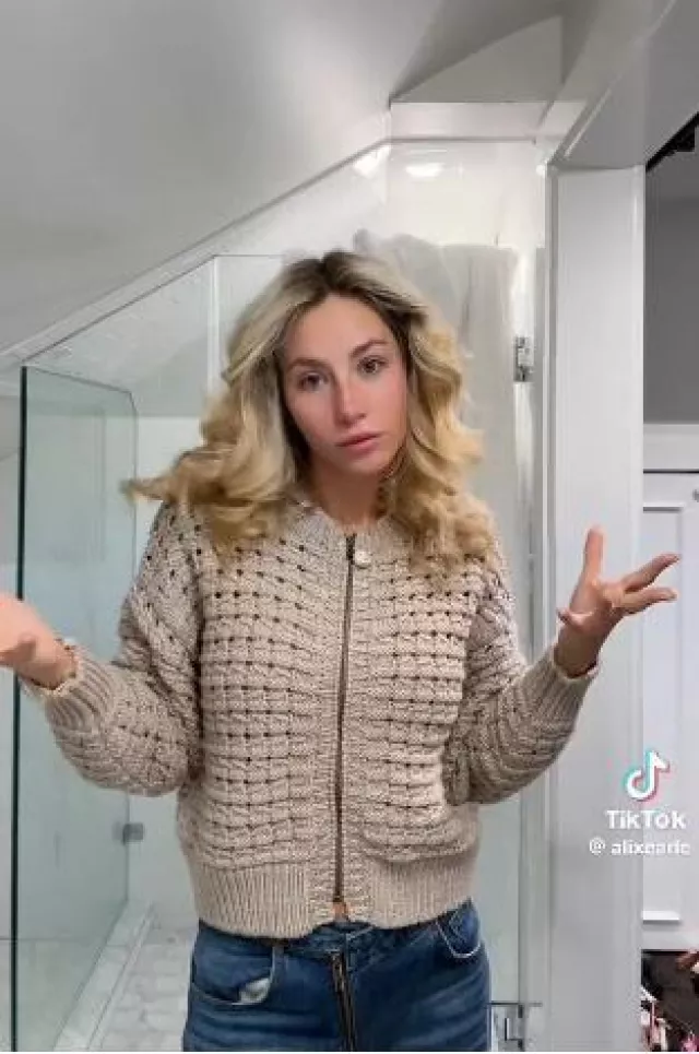 Frame Mid-Rise Angled Barrel Jeans worn by Alix Earle on her Tiktok ...