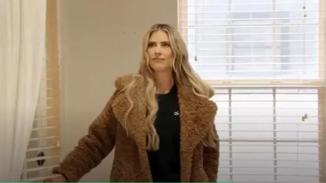 Alo Yoga Accolade Crew Neck Pullover worn by Christina Hall as seen in ...