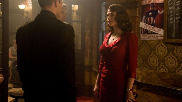 The shows Agent Peggy Carter (Hayley Atwell) in Captain America : The ...