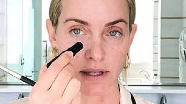 Clé de Peau Beaute Concleaer SPF 27 in Ivory used by Amber Valletta in ...