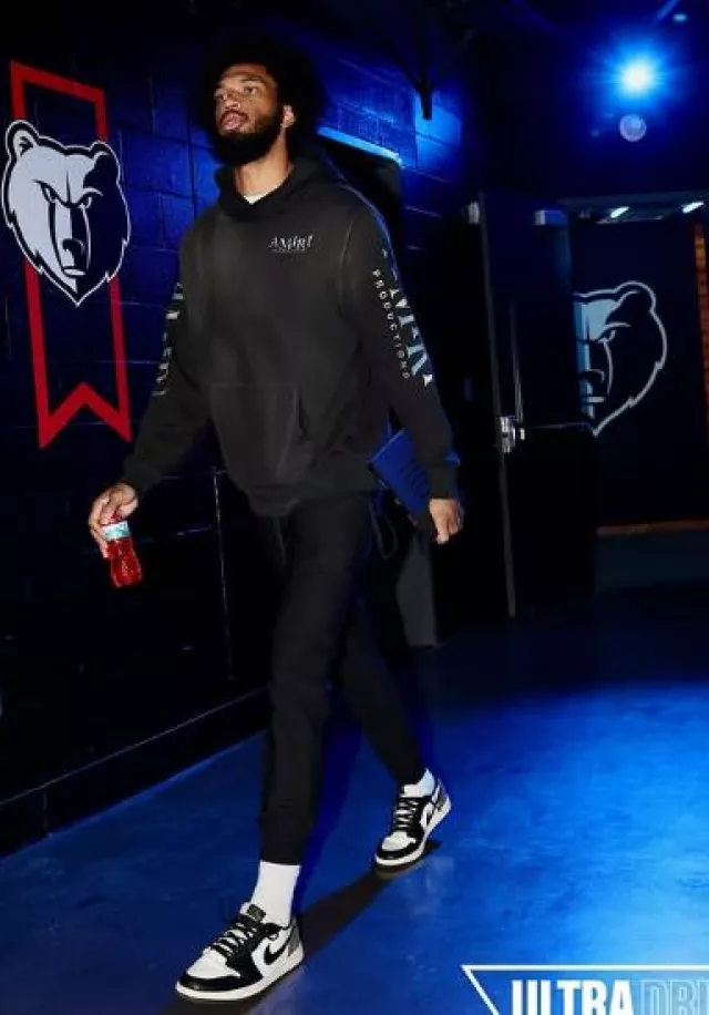 Sweat à capuche Amiri Black Theatre Masks porté par Marvin Bagley III ...