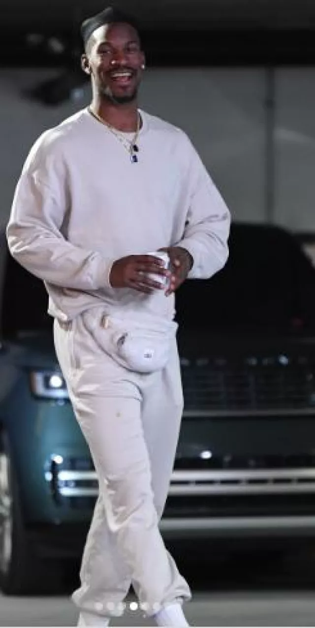 Alo Yoga Bone White 'Chill' Sweatshirt worn by Jimmy Butler on the ...