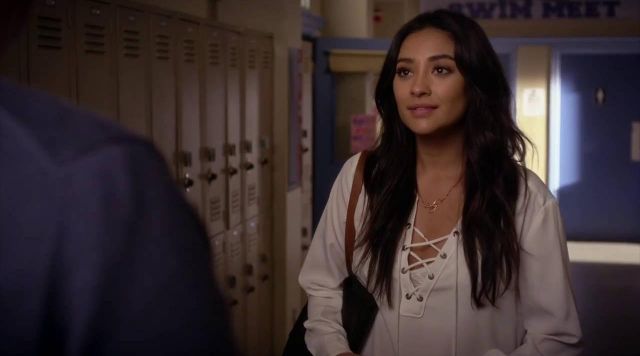 Le sac Madewell noir d'E­mily Fields (Shay Mit­chell) dans Pretty Lit ...