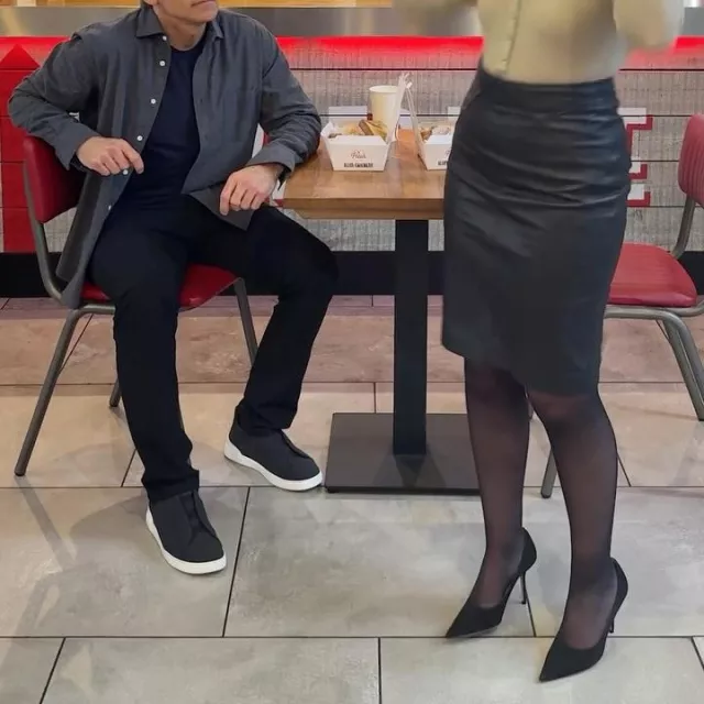 Pantyhose of Amelia Dimoldenberg on the Instagram account @ameliadimz ...