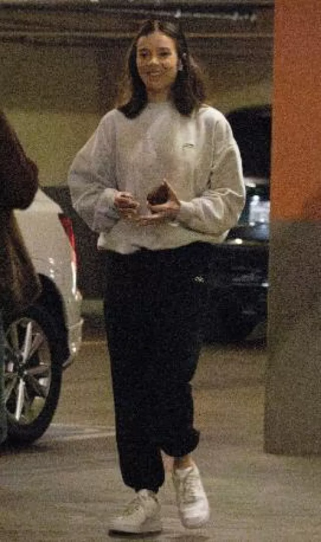 Joah Brown Classic Crew Pullover worn by Hailee Steinfeld in Los Angeles on April 29, 2025 | Spotern