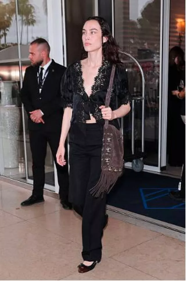 Valentino Valentino Nellcate Suede Shoulder Bag with Fringes worn by ...