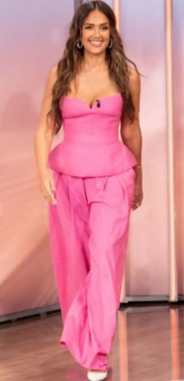 Manolo Blahnik BB Pumps in White worn by Jessica Alba at Univision's ...