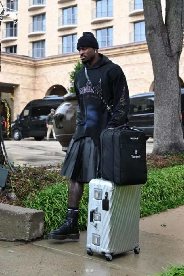 Tumi Silver Aluminum 'International' Suitcase worn by DK Metcalf on the ...