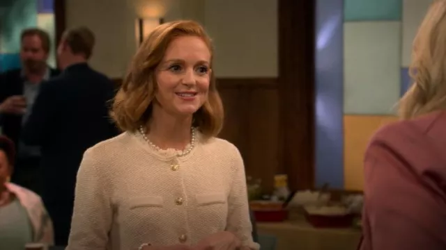 Chaqueta con flecos de hiedra de Sam Edelman usada por Mary (Jayma Mays ...