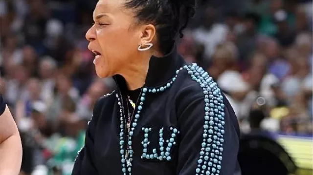 Dawn Staley 2025 NCAA Championship Tracksuit in UConn vs. South ...