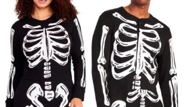 Halloween Skeleton Couple Costume worn by Halloween in 21 Best Couple ...