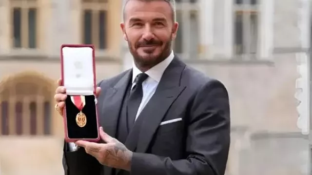 David Beckham Investitures 2025 Back Tail Blazer in Victoria and David ...