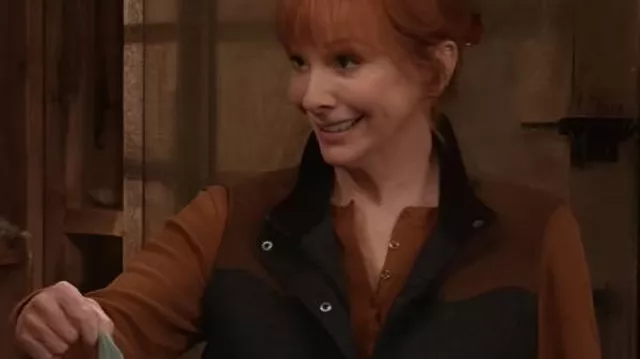 Happys Place Temporada 2 Chaleco de Reba McEntire que lleva Bobbie ...