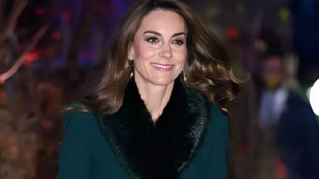 Kate Middleton Christmas Carol Service Ceremony Coat in WATCH: Princess ...