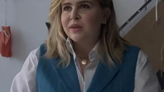 Douze dates jusqu’à Noël Mae Whitman Gilet bleu porté par Kate (Mae ...
