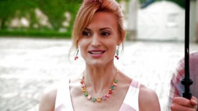 necklace kate spade new york Paige collins on royal bread S6E8 | Spotern