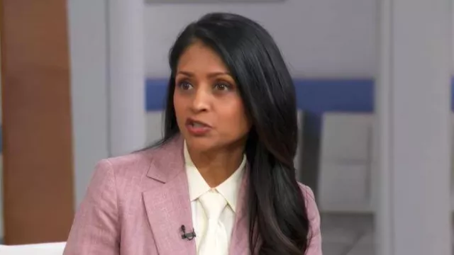 Eleventy Crop Double Breasted Virgin Wool worn by Tanvi Patel as seen ...